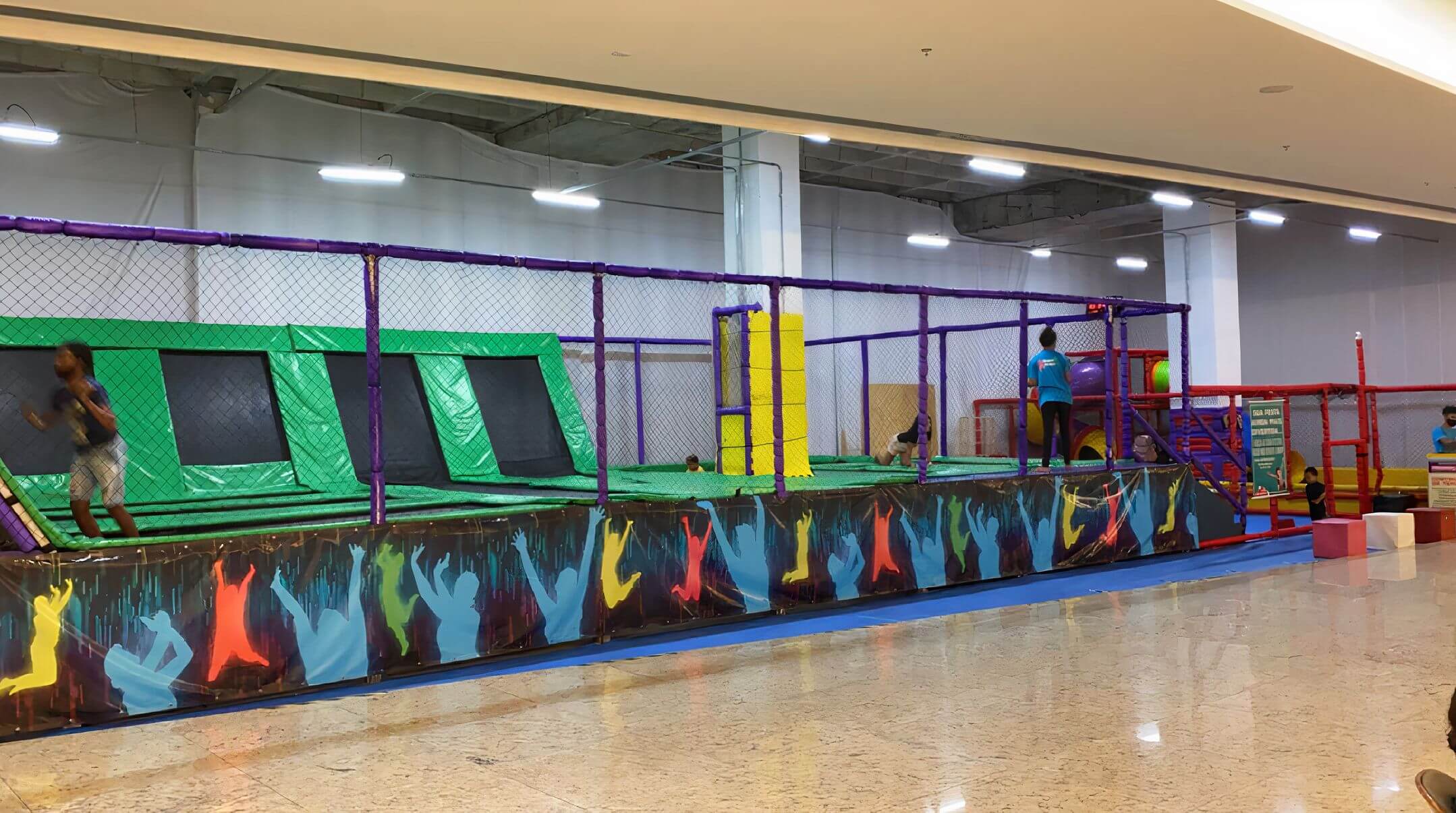 Parque de Trampolim – Brinquedão e Diversão